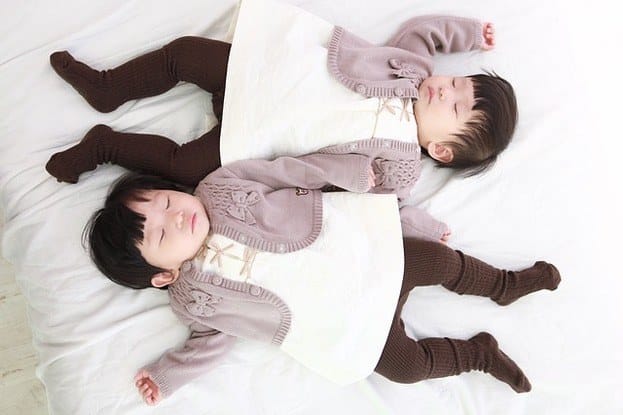When Do Identical Twins Split? » TwinStuff
