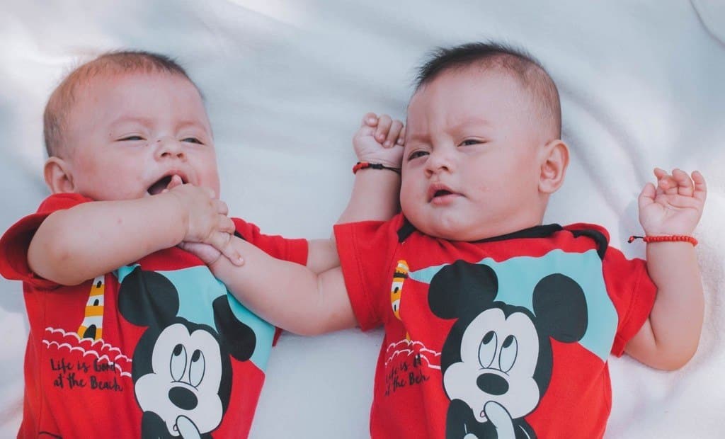 4 Top Matching Twin Outfits and Accessories for Babies